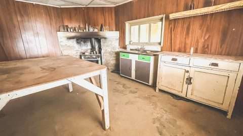 Koonalda Homestead - Camping And Exploring History